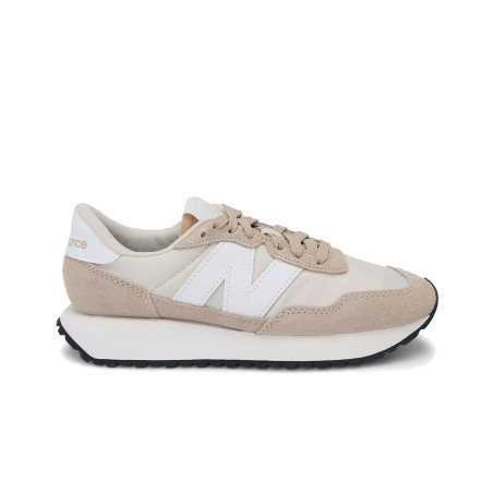 Baskets New Balance 237 femme beiges et blanches chez DM'Sports